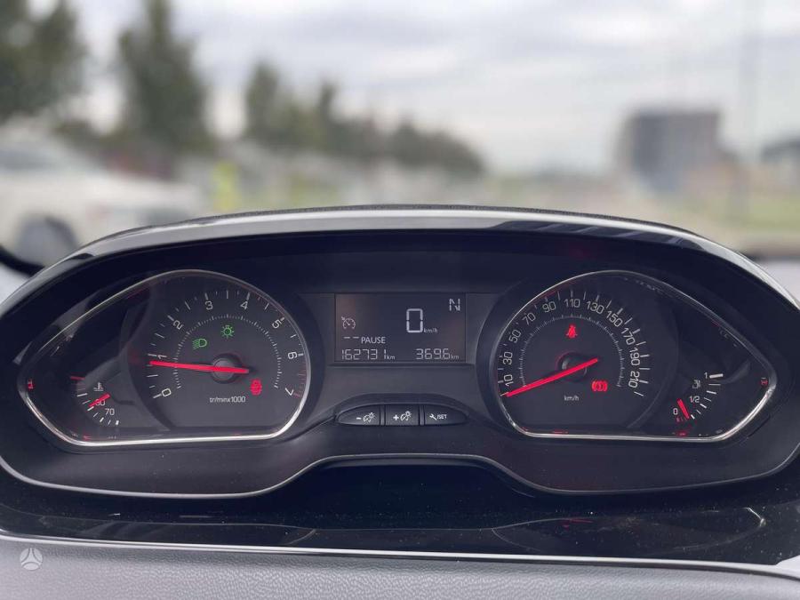 Balts Peugeot 208 2015 Kauņa, ar dzinēja tilpumu 1.20 L un nobraukumu 163 tūkst. km par 4900 €, foto 32 vietnē AUTOMOTO.COM.LV