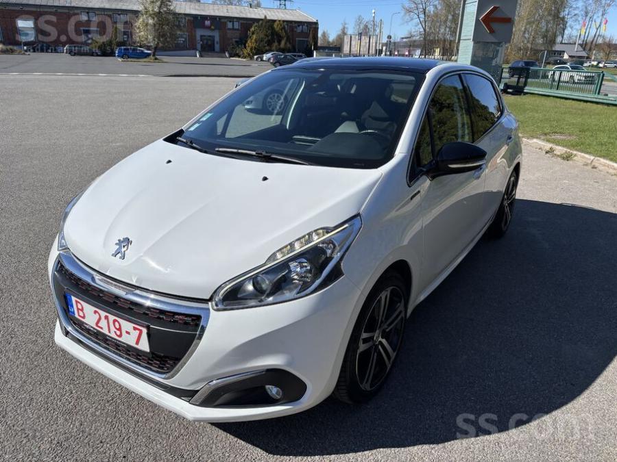 White Peugeot 208 2016 in Riga, with an engine capacity of 1.20 L and mileage of 137 thousand km for 6500 €, photo 1 on AUTOMOTO.COM.LV