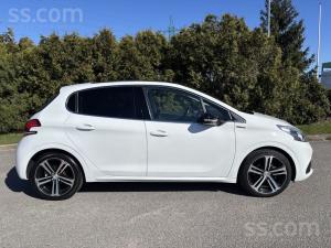 White Peugeot 208 2016 in Riga, with an engine capacity of 1.20 L and mileage of 137 thousand km for 6500 €, photo 4 on AUTOMOTO.COM.LV