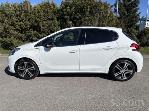 White Peugeot 208 2016 in Riga, with an engine capacity of 1.20 L and mileage of 137 thousand km for 6500 €, photo 5 on AUTOMOTO.COM.LV