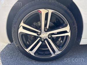 White Peugeot 208 2016 in Riga, with an engine capacity of 1.20 L and mileage of 137 thousand km for 6500 €, photo 9 on AUTOMOTO.COM.LV