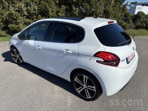 White Peugeot 208 2016 in Riga, with an engine capacity of 1.20 L and mileage of 137 thousand km for 6500 €, photo 10 on AUTOMOTO.COM.LV