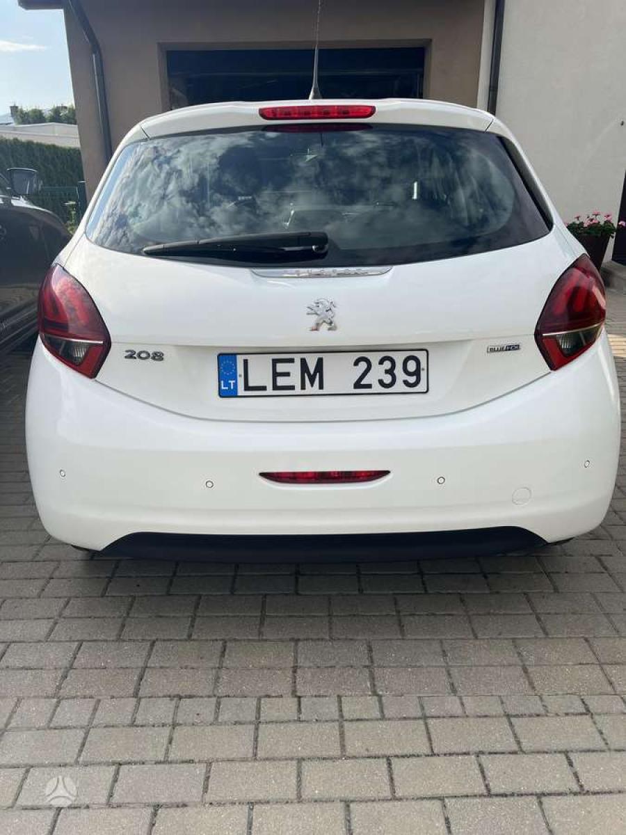 White Peugeot 208 2016 in Kaunas, with an engine capacity of 1.56 L and mileage of 141 thousand km for 5000 €, photo 5 on AUTOMOTO.COM.LV