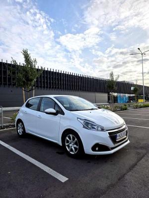 White Peugeot 208 2016 in Vilnius, with an engine capacity of 1.60 L and mileage of 211 thousand km for 2750 €, photo  on AUTOMOTO.COM.LV