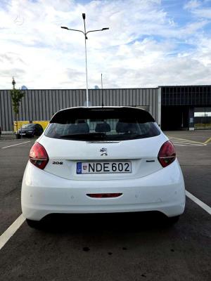 White Peugeot 208 2016 in Vilnius, with an engine capacity of 1.60 L and mileage of 211 thousand km for 2750 €, photo 4 on AUTOMOTO.COM.LV