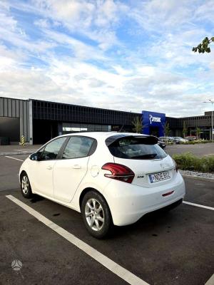 White Peugeot 208 2016 in Vilnius, with an engine capacity of 1.60 L and mileage of 211 thousand km for 2750 €, photo 5 on AUTOMOTO.COM.LV
