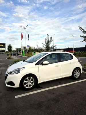 White Peugeot 208 2016 in Vilnius, with an engine capacity of 1.60 L and mileage of 211 thousand km for 2750 €, photo 6 on AUTOMOTO.COM.LV