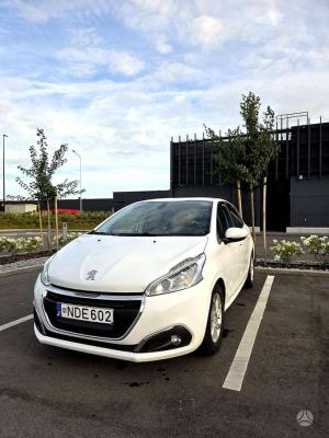 White Peugeot 208 2016 in Vilnius, with an engine capacity of 1.60 L and mileage of 211 thousand km for 2750 €, photo 7 on AUTOMOTO.COM.LV