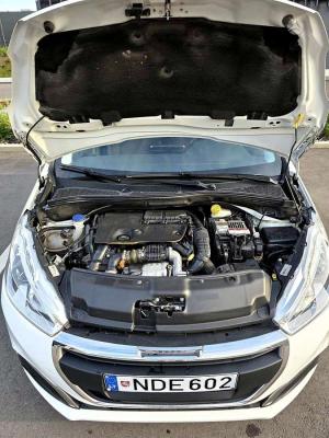 White Peugeot 208 2016 in Vilnius, with an engine capacity of 1.60 L and mileage of 211 thousand km for 2750 €, photo 10 on AUTOMOTO.COM.LV