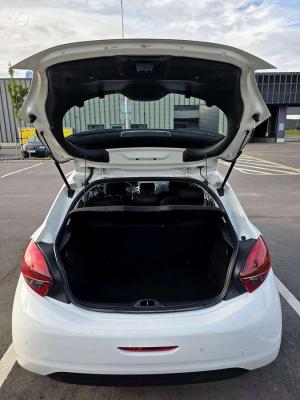 White Peugeot 208 2016 in Vilnius, with an engine capacity of 1.60 L and mileage of 211 thousand km for 2750 €, photo 11 on AUTOMOTO.COM.LV