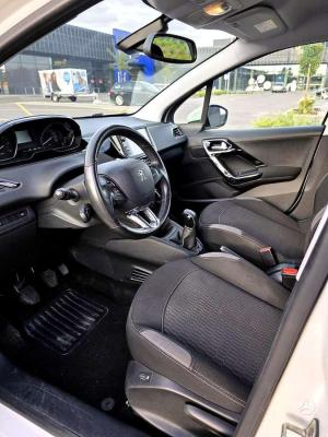 White Peugeot 208 2016 in Vilnius, with an engine capacity of 1.60 L and mileage of 211 thousand km for 2750 €, photo 12 on AUTOMOTO.COM.LV
