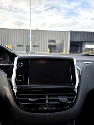 White Peugeot 208 2016 in Vilnius, with an engine capacity of 1.60 L and mileage of 211 thousand km for 2750 €, photo 18 on AUTOMOTO.COM.LV