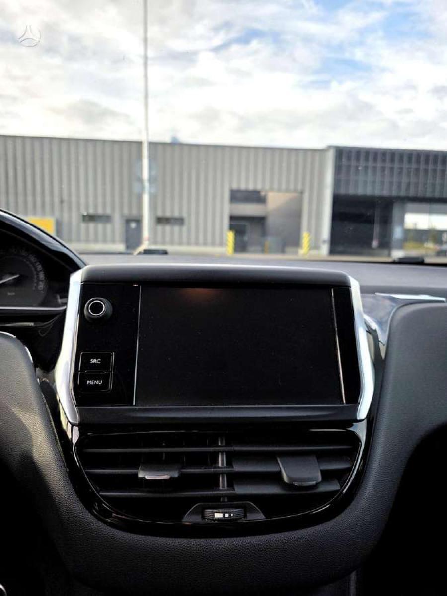 White Peugeot 208 2016 in Vilnius, with an engine capacity of 1.60 L and mileage of 211 thousand km for 2750 €, photo 18 on AUTOMOTO.COM.LV