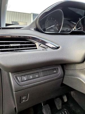 White Peugeot 208 2016 in Vilnius, with an engine capacity of 1.60 L and mileage of 211 thousand km for 2750 €, photo 20 on AUTOMOTO.COM.LV