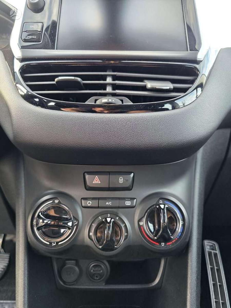 White Peugeot 208 2016 in Vilnius, with an engine capacity of 1.60 L and mileage of 211 thousand km for 2750 €, photo 21 on AUTOMOTO.COM.LV