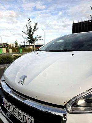 White Peugeot 208 2016 in Vilnius, with an engine capacity of 1.60 L and mileage of 211 thousand km for 2750 €, photo 22 on AUTOMOTO.COM.LV