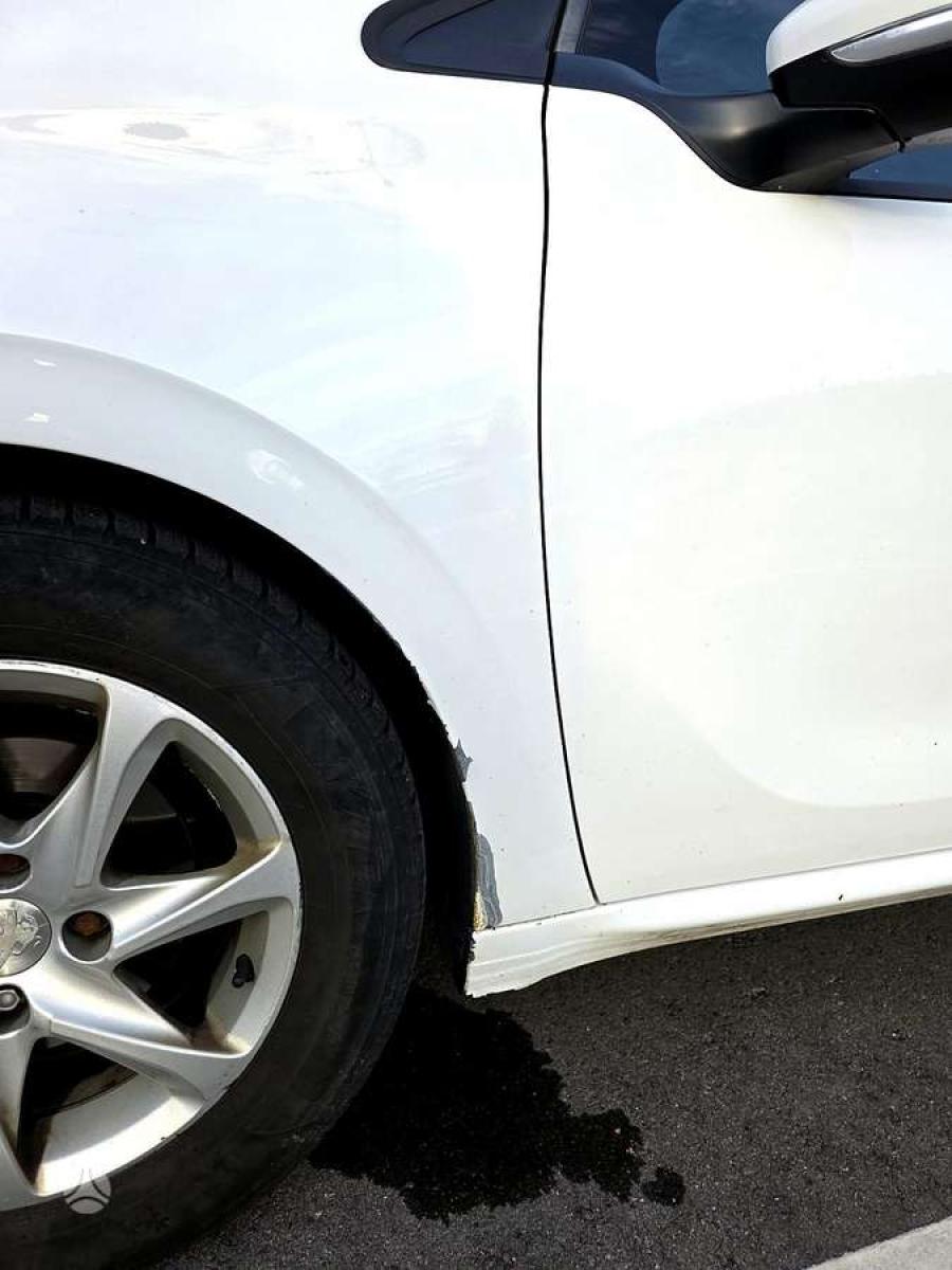 White Peugeot 208 2016 in Vilnius, with an engine capacity of 1.60 L and mileage of 211 thousand km for 2750 €, photo 26 on AUTOMOTO.COM.LV