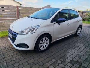 White Peugeot 208 2016 in Panevezys, with an engine capacity of 1.00 L and mileage of 155 thousand km for 3900 €, photo 3 on AUTOMOTO.COM.LV