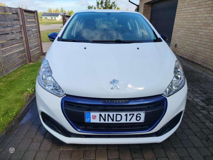 White Peugeot 208 2016 in Panevezys, with an engine capacity of 1.00 L and mileage of 155 thousand km for 3900 €, photo 6 on AUTOMOTO.COM.LV