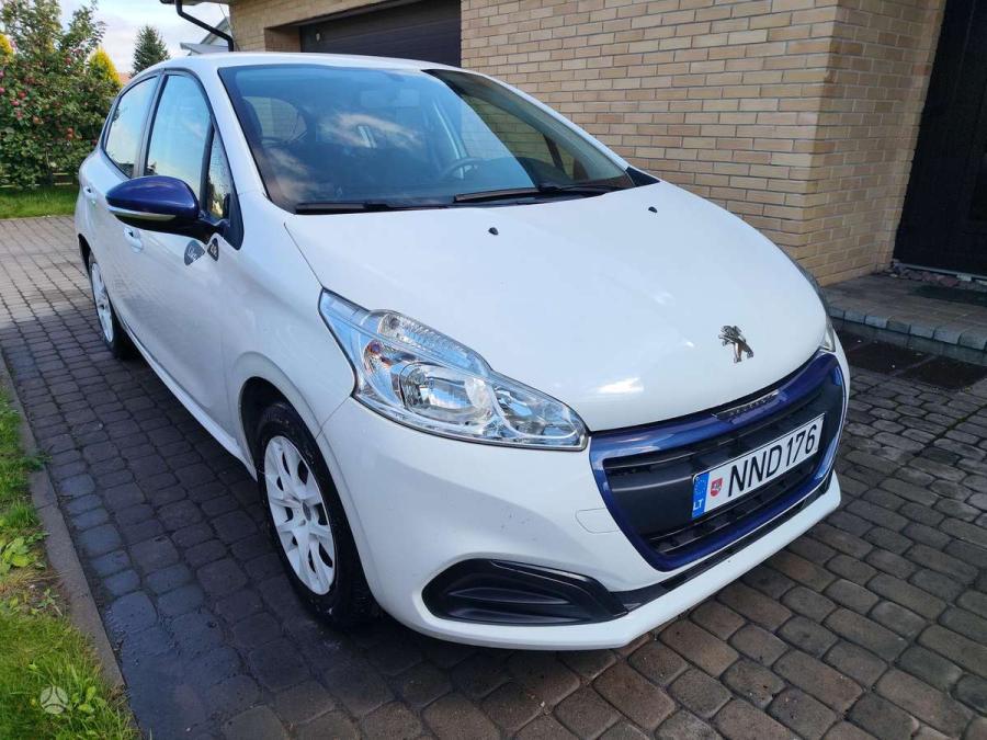 White Peugeot 208 2016 in Panevezys, with an engine capacity of 1.00 L and mileage of 155 thousand km for 3900 €, photo 8 on AUTOMOTO.COM.LV