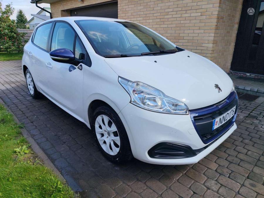 White Peugeot 208 2016 in Panevezys, with an engine capacity of 1.00 L and mileage of 155 thousand km for 3900 €, photo 9 on AUTOMOTO.COM.LV
