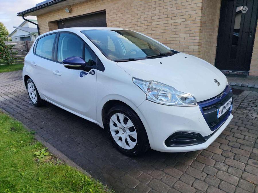 White Peugeot 208 2016 in Panevezys, with an engine capacity of 1.00 L and mileage of 155 thousand km for 3900 €, photo 10 on AUTOMOTO.COM.LV