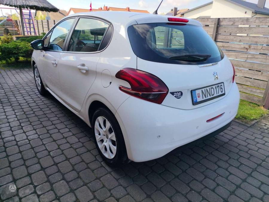 White Peugeot 208 2016 in Panevezys, with an engine capacity of 1.00 L and mileage of 155 thousand km for 3900 €, photo 12 on AUTOMOTO.COM.LV