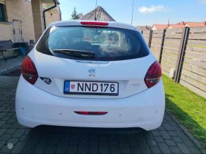 White Peugeot 208 2016 in Panevezys, with an engine capacity of 1.00 L and mileage of 155 thousand km for 3900 €, photo 13 on AUTOMOTO.COM.LV