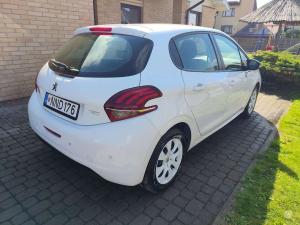 White Peugeot 208 2016 in Panevezys, with an engine capacity of 1.00 L and mileage of 155 thousand km for 3900 €, photo 14 on AUTOMOTO.COM.LV