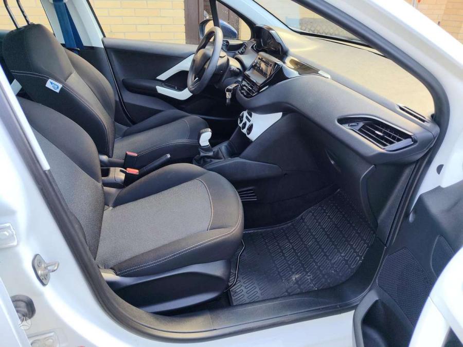White Peugeot 208 2016 in Panevezys, with an engine capacity of 1.00 L and mileage of 155 thousand km for 3900 €, photo 16 on AUTOMOTO.COM.LV