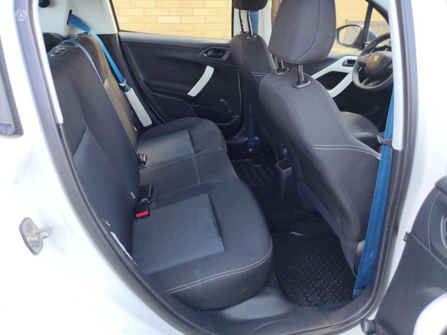 White Peugeot 208 2016 in Panevezys, with an engine capacity of 1.00 L and mileage of 155 thousand km for 3900 €, photo 17 on AUTOMOTO.COM.LV