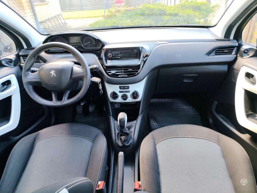 White Peugeot 208 2016 in Panevezys, with an engine capacity of 1.00 L and mileage of 155 thousand km for 3900 €, photo 18 on AUTOMOTO.COM.LV