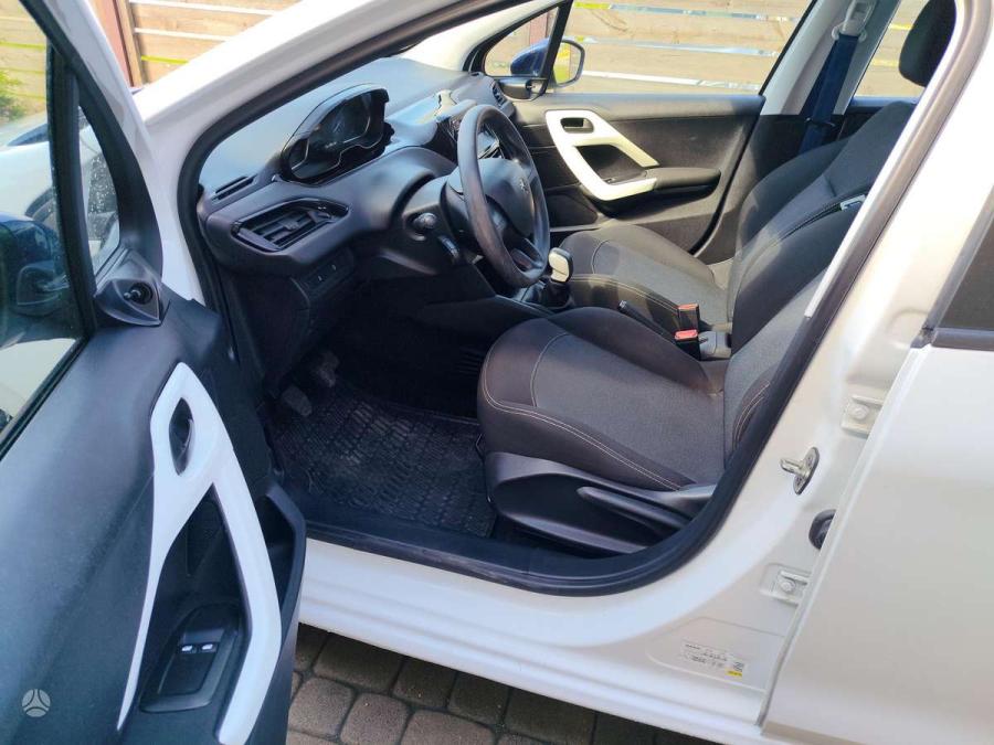 White Peugeot 208 2016 in Panevezys, with an engine capacity of 1.00 L and mileage of 155 thousand km for 3900 €, photo 22 on AUTOMOTO.COM.LV