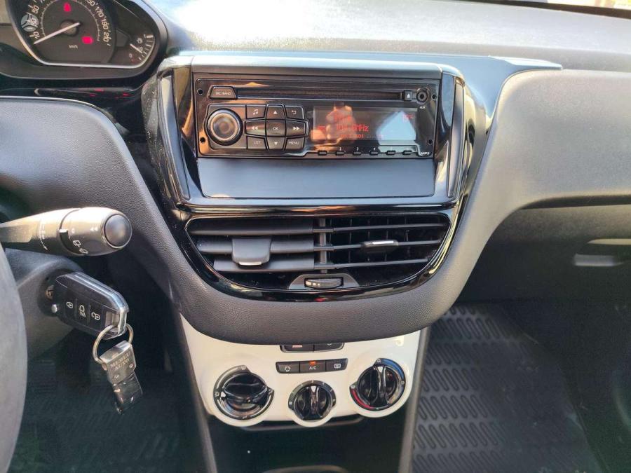 White Peugeot 208 2016 in Panevezys, with an engine capacity of 1.00 L and mileage of 155 thousand km for 3900 €, photo 25 on AUTOMOTO.COM.LV