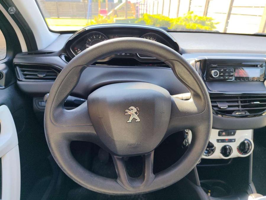 White Peugeot 208 2016 in Panevezys, with an engine capacity of 1.00 L and mileage of 155 thousand km for 3900 €, photo 26 on AUTOMOTO.COM.LV