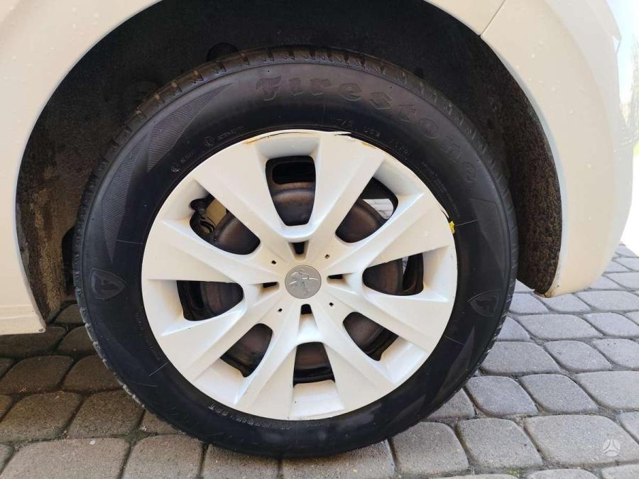White Peugeot 208 2016 in Panevezys, with an engine capacity of 1.00 L and mileage of 155 thousand km for 3900 €, photo 33 on AUTOMOTO.COM.LV