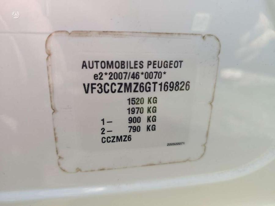 White Peugeot 208 2016 in Panevezys, with an engine capacity of 1.00 L and mileage of 155 thousand km for 3900 €, photo 40 on AUTOMOTO.COM.LV