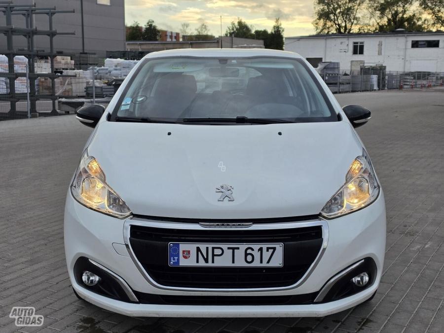 White Peugeot 208 2016 in Silute, with an engine capacity of 1.60 L and mileage of 237 thousand km for 3500 €, photo 3 on AUTOMOTO.COM.LV