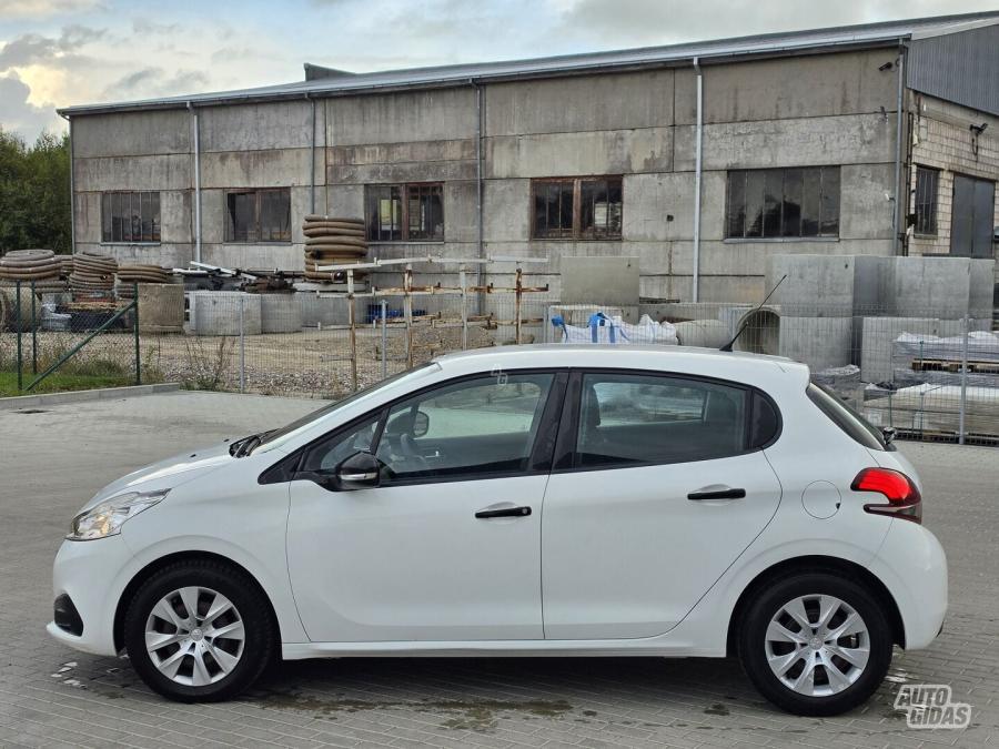 White Peugeot 208 2016 in Silute, with an engine capacity of 1.60 L and mileage of 237 thousand km for 3500 €, photo 4 on AUTOMOTO.COM.LV