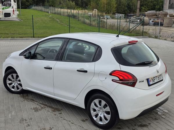 White Peugeot 208 2016 in Silute, with an engine capacity of 1.60 L and mileage of 237 thousand km for 3500 €, photo 5 on AUTOMOTO.COM.LV