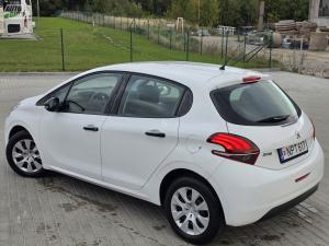 White Peugeot 208 2016 in Silute, with an engine capacity of 1.60 L and mileage of 237 thousand km for 3500 €, photo 5 on AUTOMOTO.COM.LV