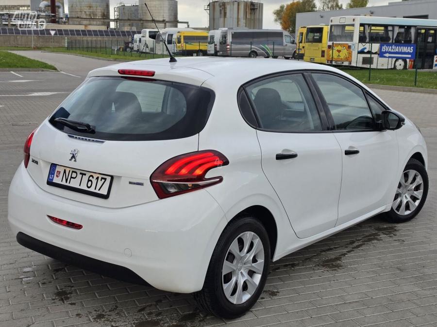 White Peugeot 208 2016 in Silute, with an engine capacity of 1.60 L and mileage of 237 thousand km for 3500 €, photo 14 on AUTOMOTO.COM.LV