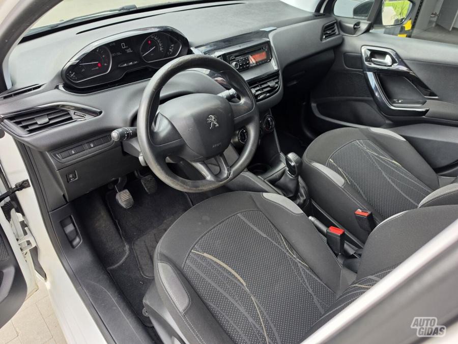 White Peugeot 208 2016 in Silute, with an engine capacity of 1.60 L and mileage of 237 thousand km for 3500 €, photo 15 on AUTOMOTO.COM.LV