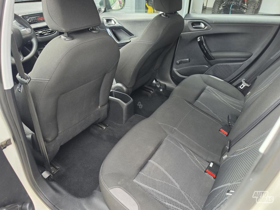 White Peugeot 208 2016 in Silute, with an engine capacity of 1.60 L and mileage of 237 thousand km for 3500 €, photo 16 on AUTOMOTO.COM.LV