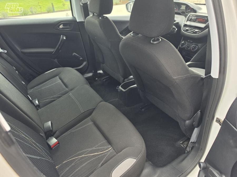 White Peugeot 208 2016 in Silute, with an engine capacity of 1.60 L and mileage of 237 thousand km for 3500 €, photo 19 on AUTOMOTO.COM.LV