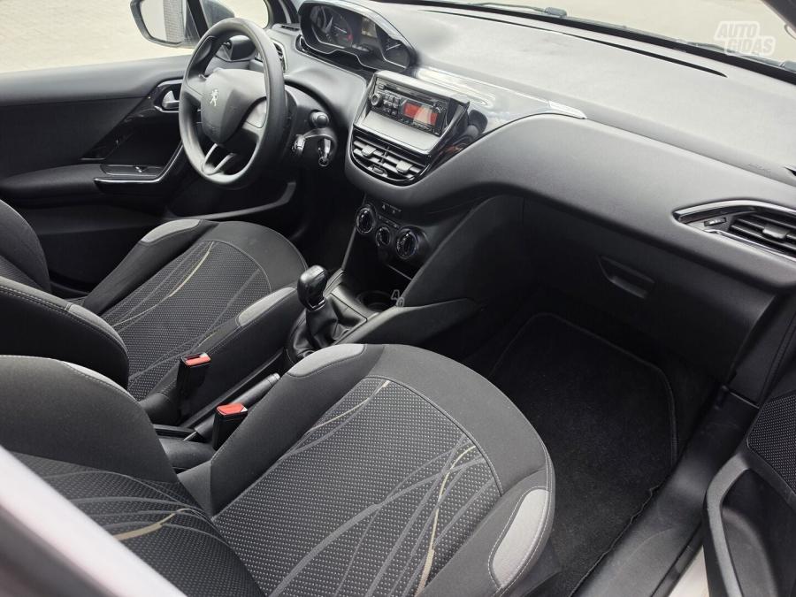 White Peugeot 208 2016 in Silute, with an engine capacity of 1.60 L and mileage of 237 thousand km for 3500 €, photo 20 on AUTOMOTO.COM.LV