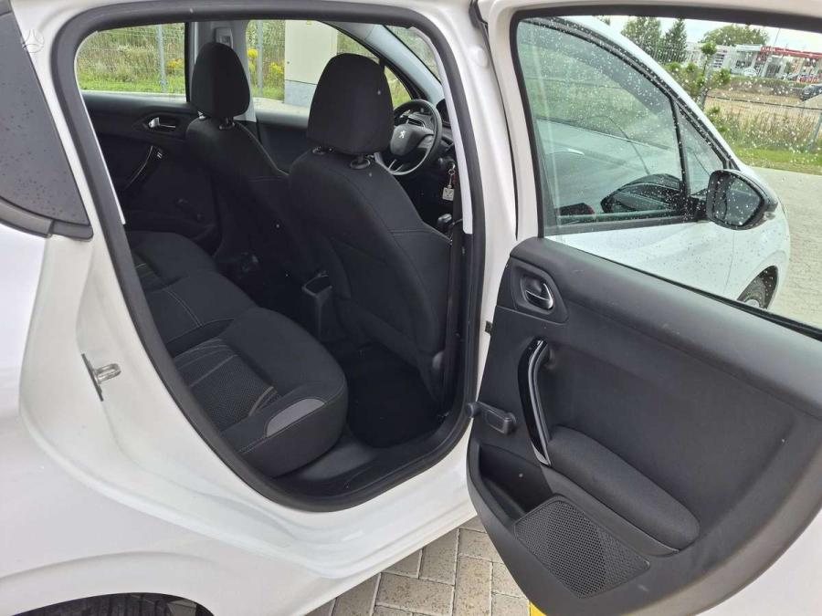 Balts Peugeot 208 2016 Tauragė, ar dzinēja tilpumu 1.56 L un nobraukumu 154 tūkst. km par 3800 €, foto 10 vietnē AUTOMOTO.COM.LV