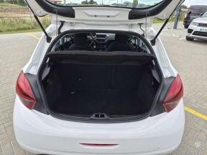 Balts Peugeot 208 2016 Tauragė, ar dzinēja tilpumu 1.56 L un nobraukumu 154 tūkst. km par 3800 €, foto 12 vietnē AUTOMOTO.COM.LV