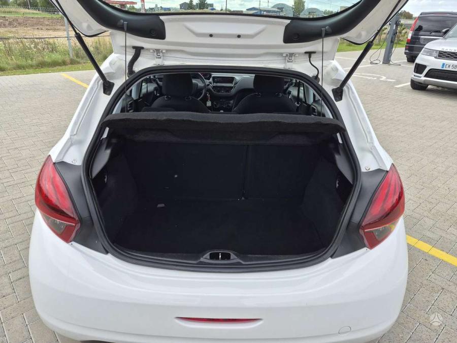 Balts Peugeot 208 2016 Tauragė, ar dzinēja tilpumu 1.56 L un nobraukumu 154 tūkst. km par 3800 €, foto 12 vietnē AUTOMOTO.COM.LV