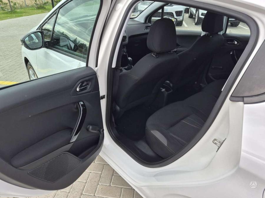 Balts Peugeot 208 2016 Tauragė, ar dzinēja tilpumu 1.56 L un nobraukumu 154 tūkst. km par 3800 €, foto 14 vietnē AUTOMOTO.COM.LV